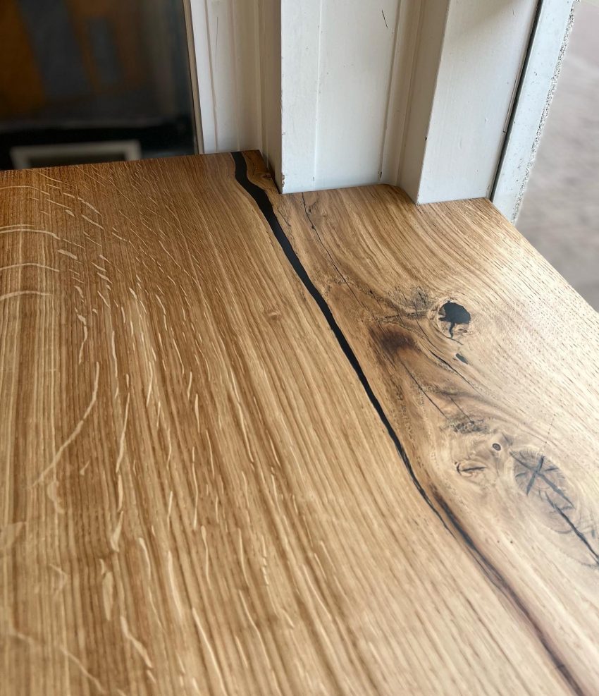 Eiken barbladen met zwarte epoxy – Hout & Staal